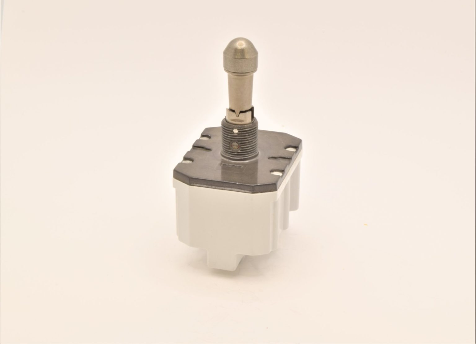 8505K43 MS27409-1A SAFRAN POWER USA TOGGLE SWITCH - Marine Air Supply